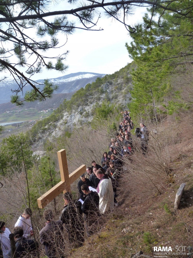 Franjevački samostan Rama-Šćit | Ramski put križa: Uzmi svoj križ i ... Franjevački samostan Rama-Šćit | Ramski put križa: Uzmi svoj križ i ...
